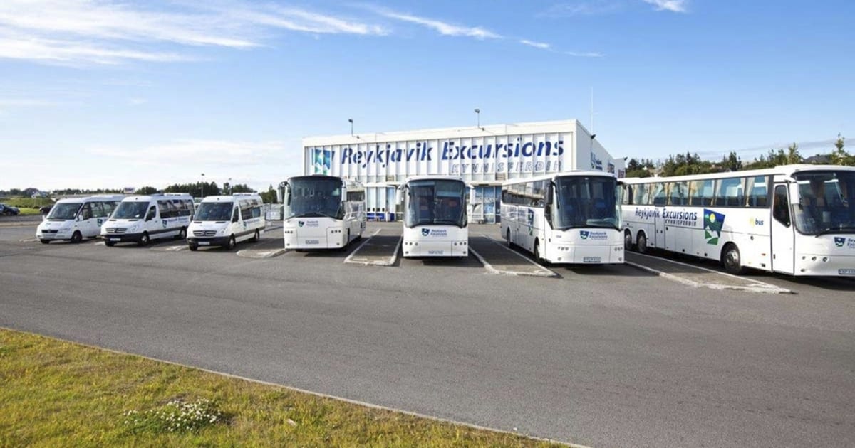 Traslados del aeropuerto de Islandia al hotel con Flybus Plus ...